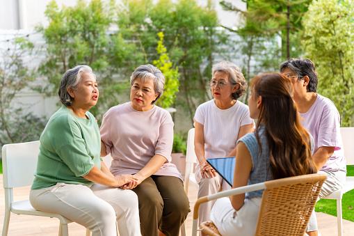 How to Find the Right Support Group for Grief - Trulee Evanston